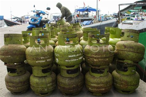 Penambahan Pasokan Gas Elpiji 3 Kilogram Jelang Idul Adha ANTARA Foto