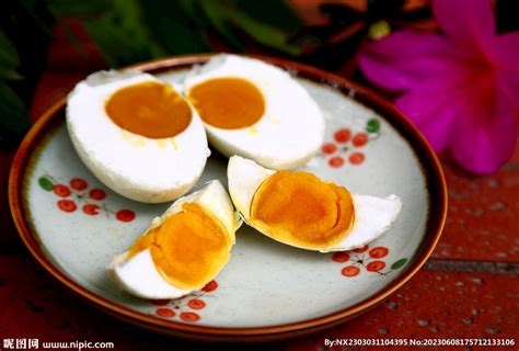 咸鸭蛋摄影图传统美食餐饮美食摄影图库昵图网