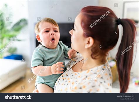 Bebe Enfermo Más De 191589 Fotos De Stock Con Licencia Libres De