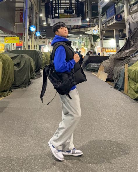 Sinjae Daily Fashion 광고 Macasiteofficial 아치 로고 후드 티셔츠 ♥️ ⠀ 색감이