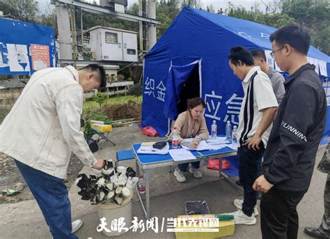 织金县黑土镇：鞭炮换鲜花 文明寄哀思森林祭祀群众