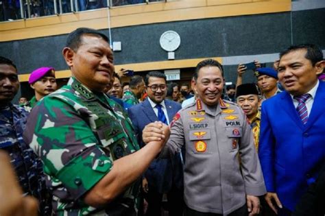 Panglima TNI Baru Dan Kapolri Harus Perkuat Sinergitas Dan Soliditas Di