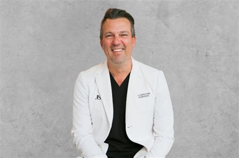 Glimlag Weer Met Oorgawe Met Jss Dentistry Se Tandheelkundige