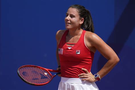 Ruthless Emma Navarro Blasts Cut Throat Zheng Qinwen After Heated Net