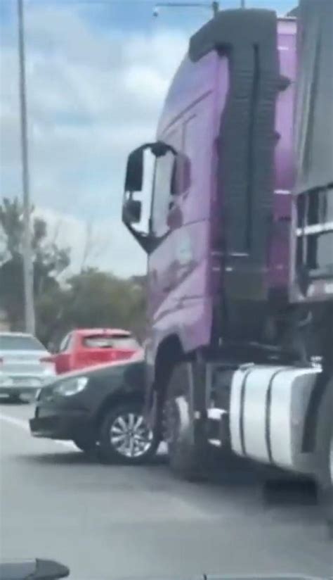 VÍdeo Motorista Flagra Momento Em Que Carro é Arrastado Por Caminhão