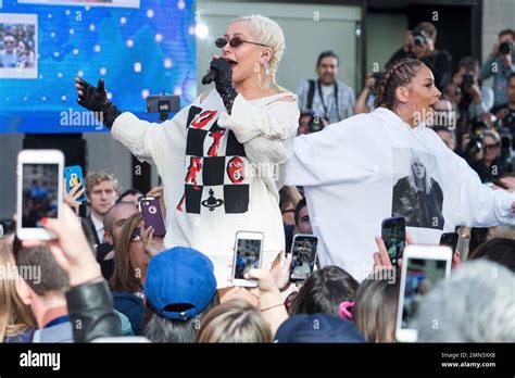 Christina Aguilera Performs On Nbcs Today Show At Rockefeller Plaza