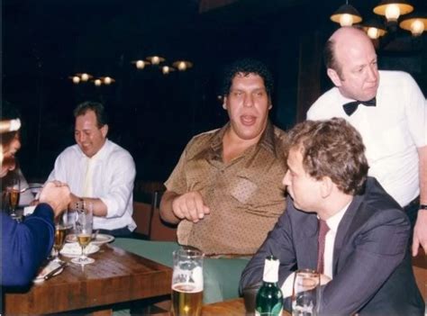 Andre The Giant Drinking Bar Huge Unbelievable Beer Odd Americas