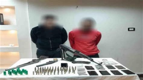 حشيش وهيروين وآيس ضبط عنصرين إجراميين بحوزتهما مخدرات وأسلحة بالبحيرة