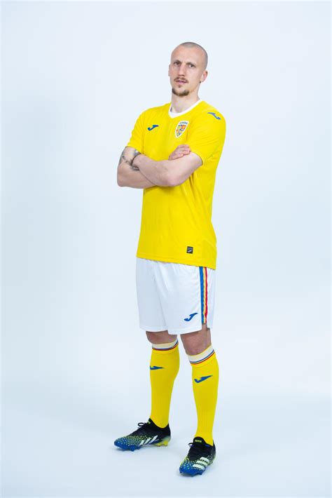 Romania Are Un Nou Echipament Cum Arata Noile Tricouri Ale Nationalei De Fotbal Onlinesport Ro