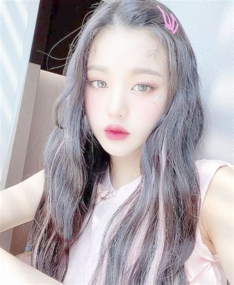 Blip 핑크장원영 보정사진