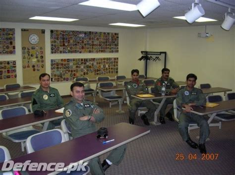 Briefingroom Pakistan Defence