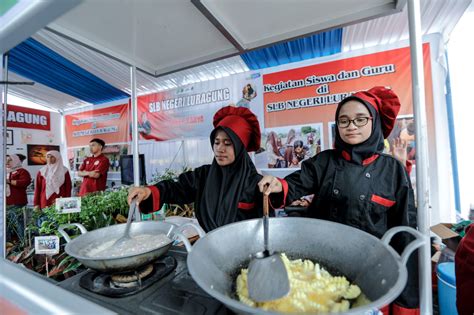 Kadisdik Jabar Apresiasi Kreativitas Siswa SLB Demokratis
