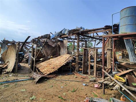 ကောလင်းမြို့နယ်၊ ရှောက်ပင်ခြံရွာကို စစ်တပ်က လေယာဉ်ဖြင့် ဗုံးကျဲမှု နေအိမ်နှင့်အဆောက်အအုံများ ပျက