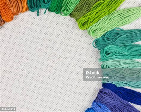 Skeins의 흰색 캔버스에 자 수 실 0명에 대한 스톡 사진 및 기타 이미지 0명 갈색 공란 Istock