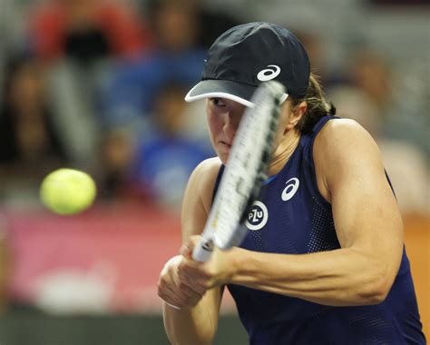 Iga Swiatek y Caroline García comienzan con triunfos las Finales WTA