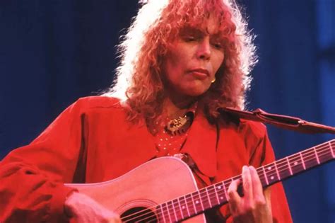 Joni Mitchells Top 10 Songs The 10 Best Joni Mitchell Songs Of All