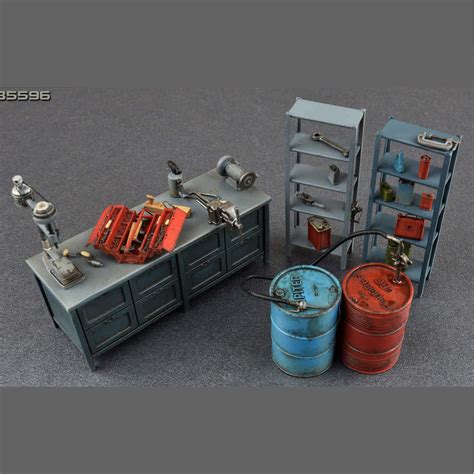 Plastic Model Kit Garage Workshop 135 Scale Diorama Accessories