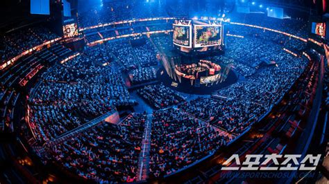 롤드컵 5년만의 Lck 결승 대결 T1이 완성시켰다