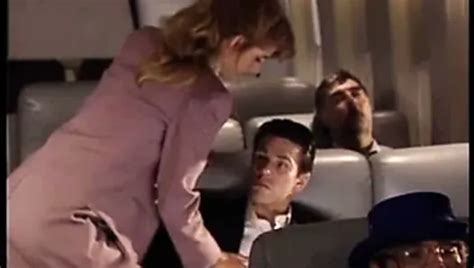 航空公司和饥渴的空姐做爱 在飞行中做爱 Xhamster
