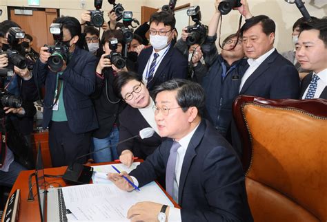 ‘노란봉투법 野 강행으로 국회 환노위 통과與 “거부권 적극 건의”