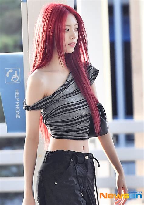 Itzy 유나 감성적인 예쁨 [포토엔hd] 아이돌24시 네이트 연예