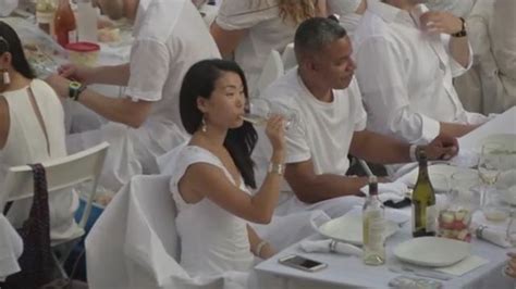 Diner En Blanc Pop Up Picnic Draws Thousands To Lincoln Center