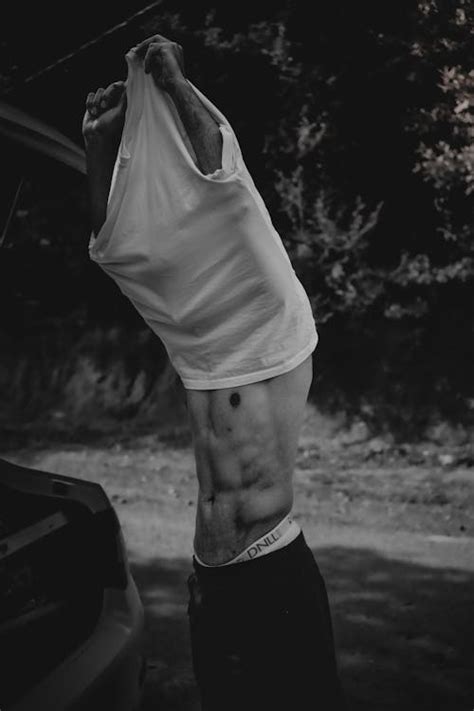 집 밖의 Músculsbauchmuskeln 강한 건강 건강과 피트니스 근육 남성 남자 라이프스타일 맞는 라이프 스타일 몸매가 좋은 몸통 물리적 인