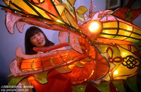 湖南城步扎制吊龙贺新春 国际在线