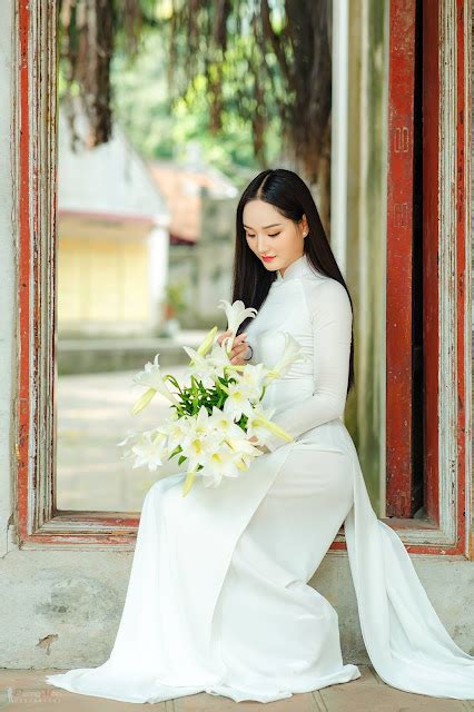 Beautiful Girl In White Ao Dai Oanh Nguyen Tấm