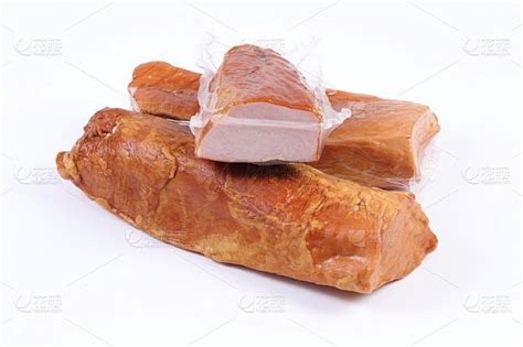 培根在白色孤立的背景上