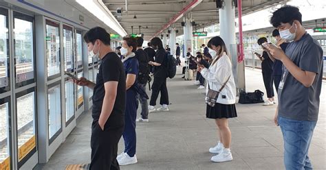 첫 추석 맞은 동해선 광역전철승객마다 설렘 안고 고향으로