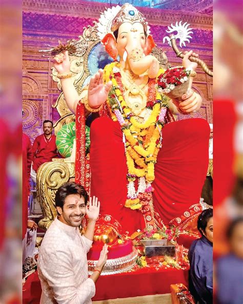 બોલિવૂડ ભક્તિના રંગે રંગાયું