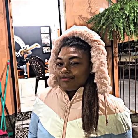 Anny Roza Aahrz • Threads Say More