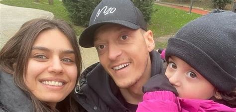 Mesut Özilden Kızlarına Jest