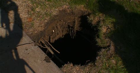 Man Falls Into Sinkhole In Bloomington Cbs Minnesota