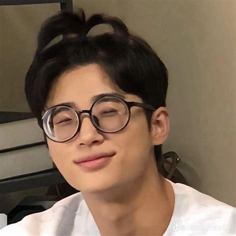 [잡담] 변우석 고독방에서 유명한 이 안경짤 인스티즈 Instiz 드영배 카테고리