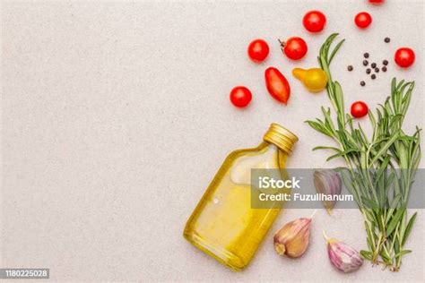 요리 음식 배경 신선한 로즈마리 토마토 체리 마늘 정향 올리브 오일 후추 0명에 대한 스톡 사진 및 기타 이미지 0명