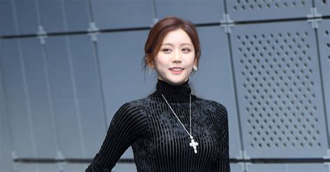 헬로비너스 유영 핑크구두에 까만스타킹도 완벽소화 포토엔hd
