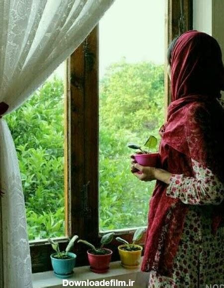 عکس دختر کارتونی لب پنجره