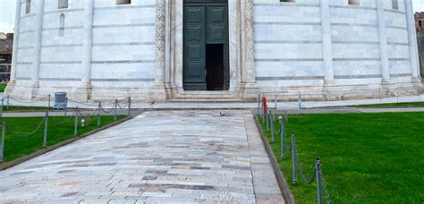 Dei高清图片圣约翰比萨洗礼堂（piazza Dei Miracoli，比萨，意大利）。构建 1152 1363。由迪奥蒂萨尔维设计。风景