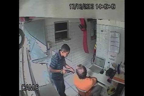 Vídeo mostra assalto a lanchonete de fast food em Fortaleza Ceará G1