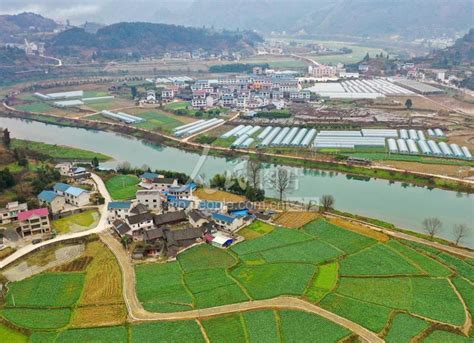 贵州岑巩：农村环境综合治理显成效 人民图片网