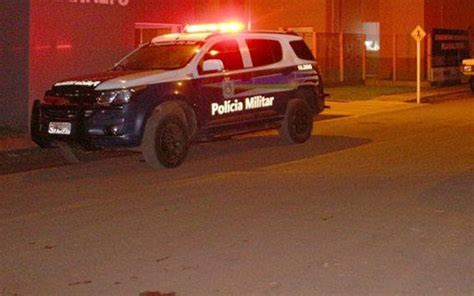 Marido morde as costas e puxa canivete para esposa em Chapadão do Sul