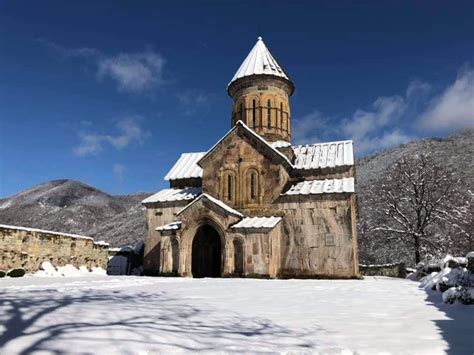 იგი ვახტანგ Vi სთან და სულხან საბა ორბელიანთან დაახლოებული პირი ყოფილა