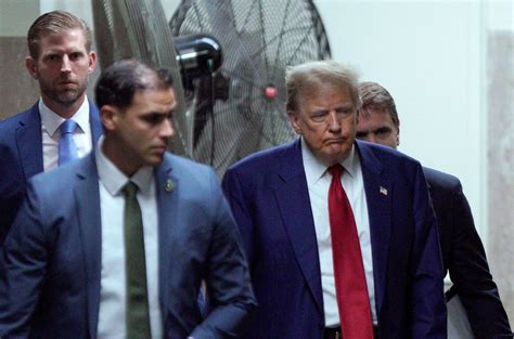 Trump Condamné Pour Outrage Menacé Dincarcération à Son Procès à