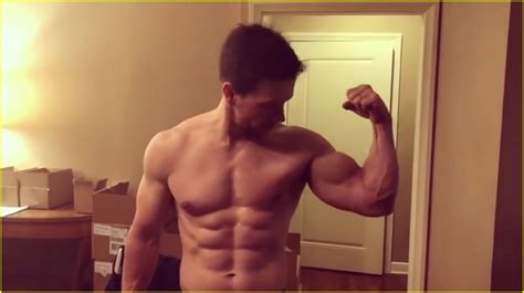 Photo Mark Wahlbergs Body Is Ripped To Shreds These Days Shirtless 20 Photo 4003577 Just