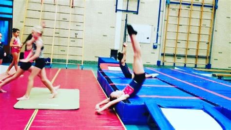 Kleuren Turnen On Instagram “back Extention Roll 💜💙💚💛🧡 ️💖