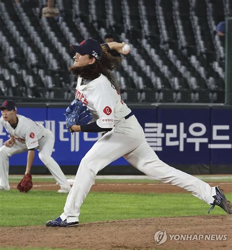 투구하는 롯데 김원중 연합뉴스