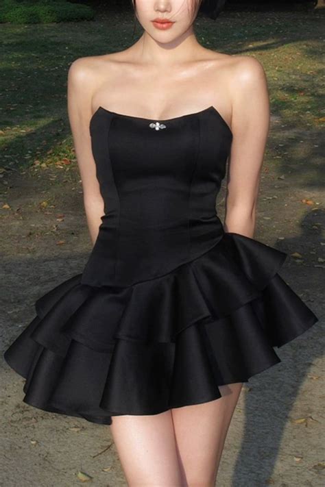 Chic Strapless Black Satin Short Prom Dresses Layered Black Homecomin