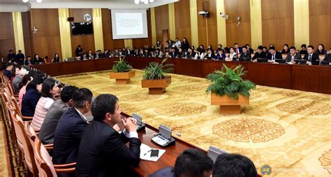 УИХ ын Тамгын газрын хамт олон Төрийн нийт албан хаагчдын манлайлагч байх ёстой